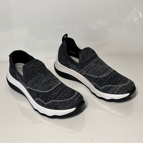 Clarks | Shoes | Clarks Cloudsteppers Circuit Path Slipon Knit Sneaker ...